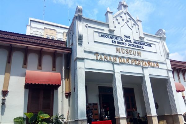 Berkunjung ke Museum Tanah dan Pertanian Bogor - Travelapak