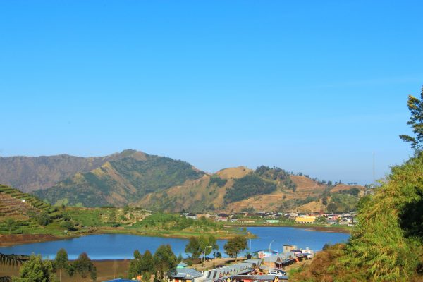 Menjelajahi Keunikan Telaga Cebong Dieng