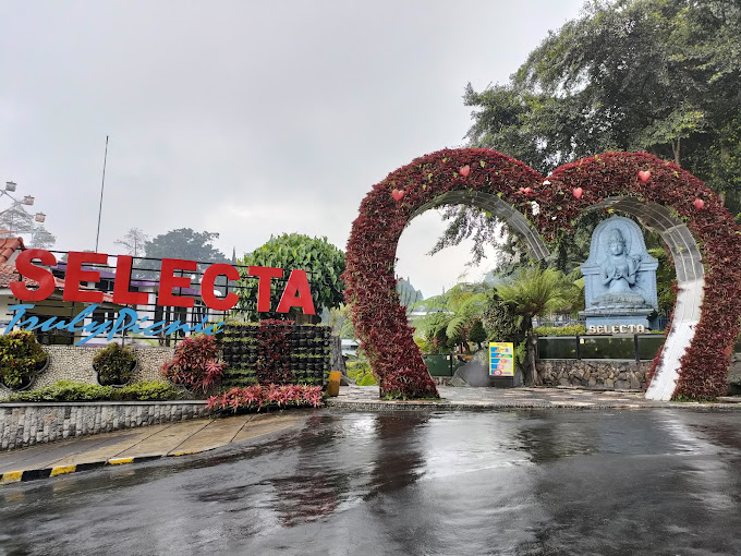 Paket Wisata ke Selecta Recreational Park selama 1 hari (Malang ...